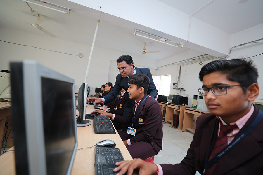 LABORATRY | Om Landmark School